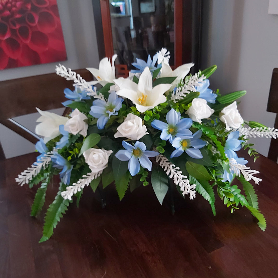 Arrangement pour pierre tombale – Fleurs et Trésors